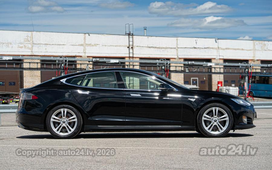 Melns Tesla Model S 2012 Tartu, ar dzinēja tilpumu 0.00 L un nobraukumu 175 tūkst. km par 12999 €, foto 5 vietnē AUTOMOTO.COM.LV