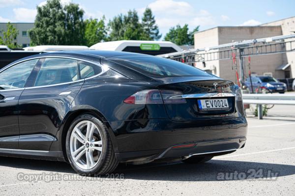 Melns Tesla Model S 2012 Tartu, ar dzinēja tilpumu 0.00 L un nobraukumu 175 tūkst. km par 12999 €, foto 8 vietnē AUTOMOTO.COM.LV