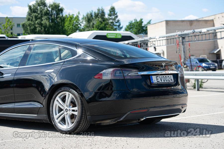 Melns Tesla Model S 2012 Tartu, ar dzinēja tilpumu 0.00 L un nobraukumu 175 tūkst. km par 12999 €, foto 9 vietnē AUTOMOTO.COM.LV