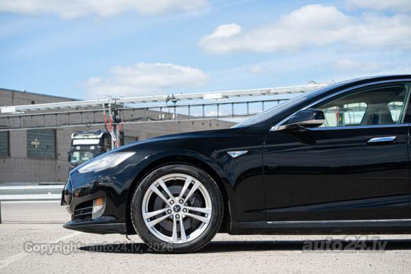 Melns Tesla Model S 2012 Tartu, ar dzinēja tilpumu 0.00 L un nobraukumu 175 tūkst. km par 12999 €, foto 9 vietnē AUTOMOTO.COM.LV