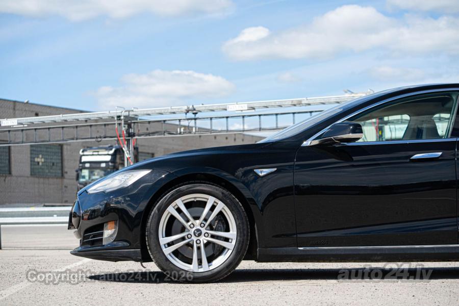 Melns Tesla Model S 2012 Tartu, ar dzinēja tilpumu 0.00 L un nobraukumu 175 tūkst. km par 12999 €, foto 10 vietnē AUTOMOTO.COM.LV