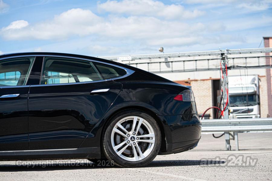 Melns Tesla Model S 2012 Tartu, ar dzinēja tilpumu 0.00 L un nobraukumu 175 tūkst. km par 12999 €, foto 11 vietnē AUTOMOTO.COM.LV