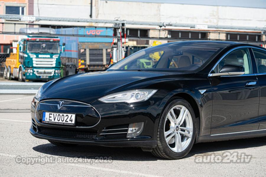 Melns Tesla Model S 2012 Tartu, ar dzinēja tilpumu 0.00 L un nobraukumu 175 tūkst. km par 12999 €, foto 12 vietnē AUTOMOTO.COM.LV