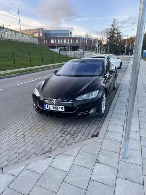 Black Tesla Model S 2013 in Klaipeda, with an engine capacity of 0.00 L and mileage of 277 thousand km for 7500 €, photo 2 on AUTOMOTO.COM.LV
