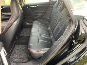 Black Tesla Model S 2013 in Kaunas, with an engine capacity of 0.00 L and mileage of 201 thousand km for 9800 €, photo 9 on AUTOMOTO.COM.LV