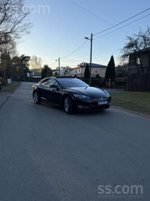 Black Tesla Model S 2014 in Riga, with an engine capacity of 0.00 L and mileage of 218 thousand km for 12600 €, photo 3 on AUTOMOTO.COM.LV