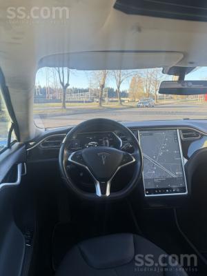 Black Tesla Model S 2014 in Riga, with an engine capacity of 0.00 L and mileage of 218 thousand km for 12600 €, photo 11 on AUTOMOTO.COM.LV