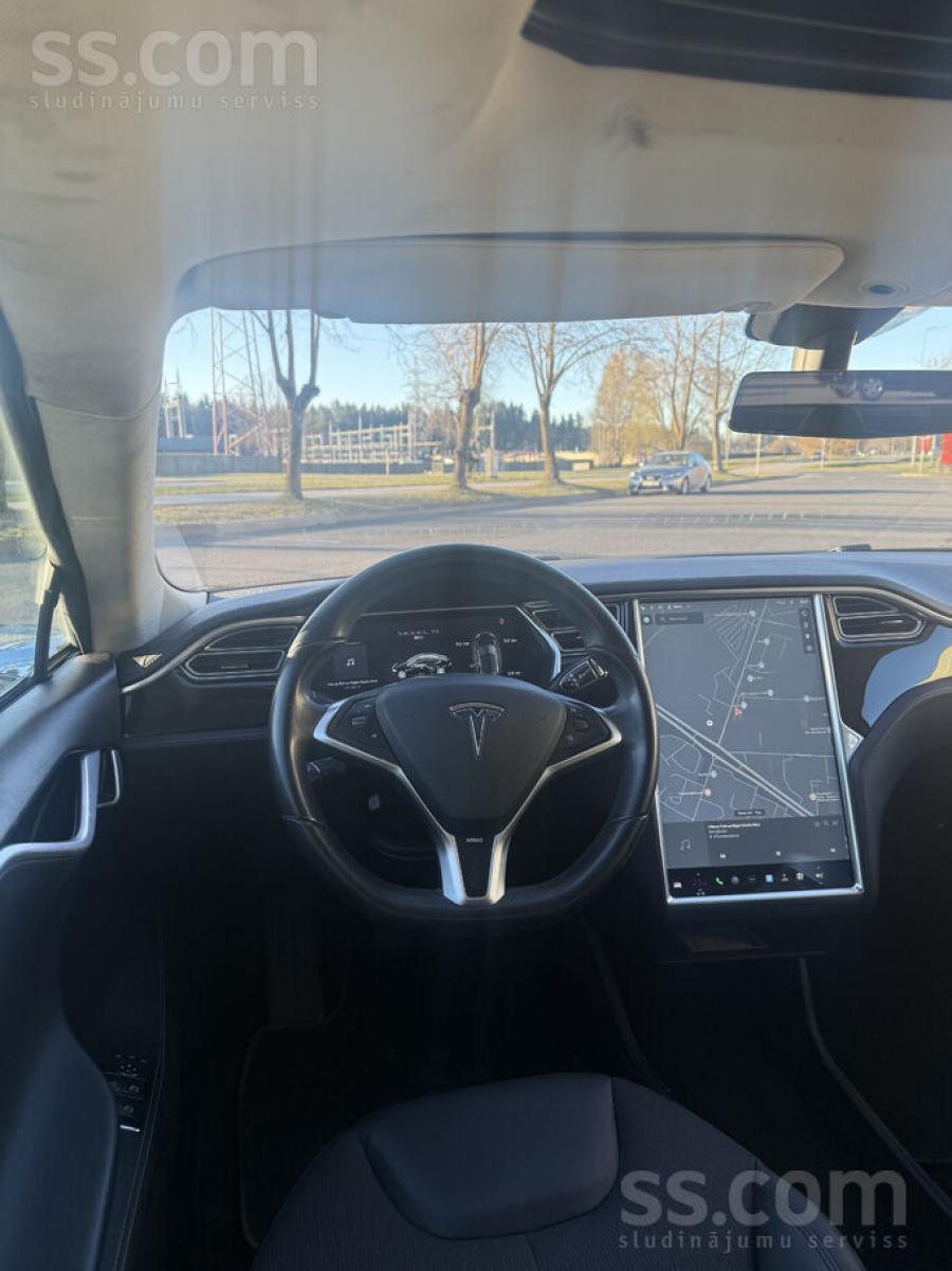 Black Tesla Model S 2014 in Riga, with an engine capacity of 0.00 L and mileage of 218 thousand km for 12600 €, photo 11 on AUTOMOTO.COM.LV