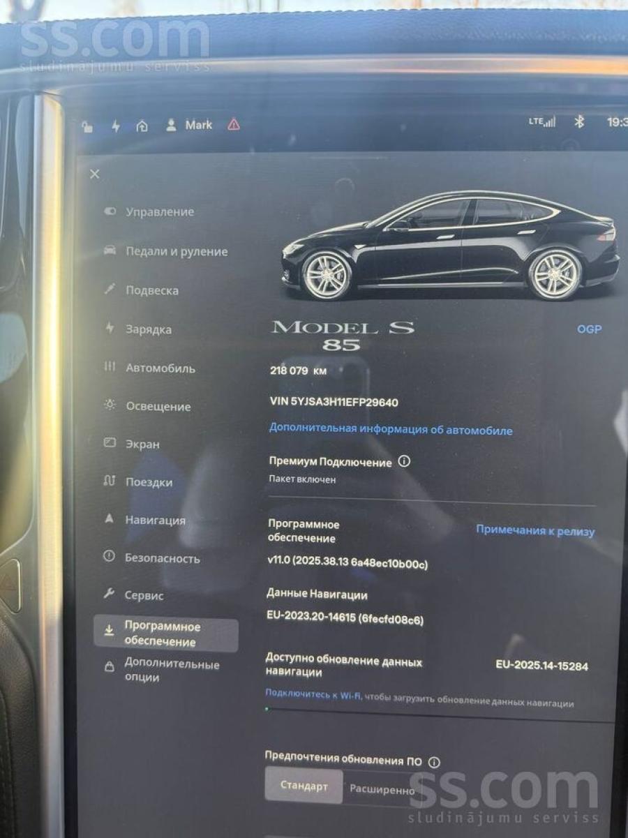 Black Tesla Model S 2014 in Riga, with an engine capacity of 0.00 L and mileage of 218 thousand km for 12600 €, photo 22 on AUTOMOTO.COM.LV