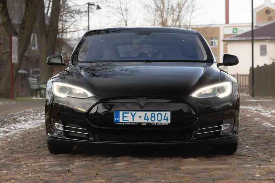 Melns Tesla Model S 2014 Jelgava, ar dzinēja tilpumu 0.00 L un nobraukumu 250 tūkst. km par 15500 €, foto 4 vietnē AUTOMOTO.COM.LV