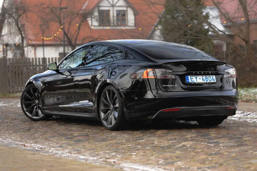 Melns Tesla Model S 2014 Jelgava, ar dzinēja tilpumu 0.00 L un nobraukumu 250 tūkst. km par 15500 €, foto 5 vietnē AUTOMOTO.COM.LV