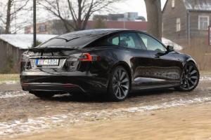 Melns Tesla Model S 2014 Jelgava, ar dzinēja tilpumu 0.00 L un nobraukumu 250 tūkst. km par 15500 €, foto 6 vietnē AUTOMOTO.COM.LV