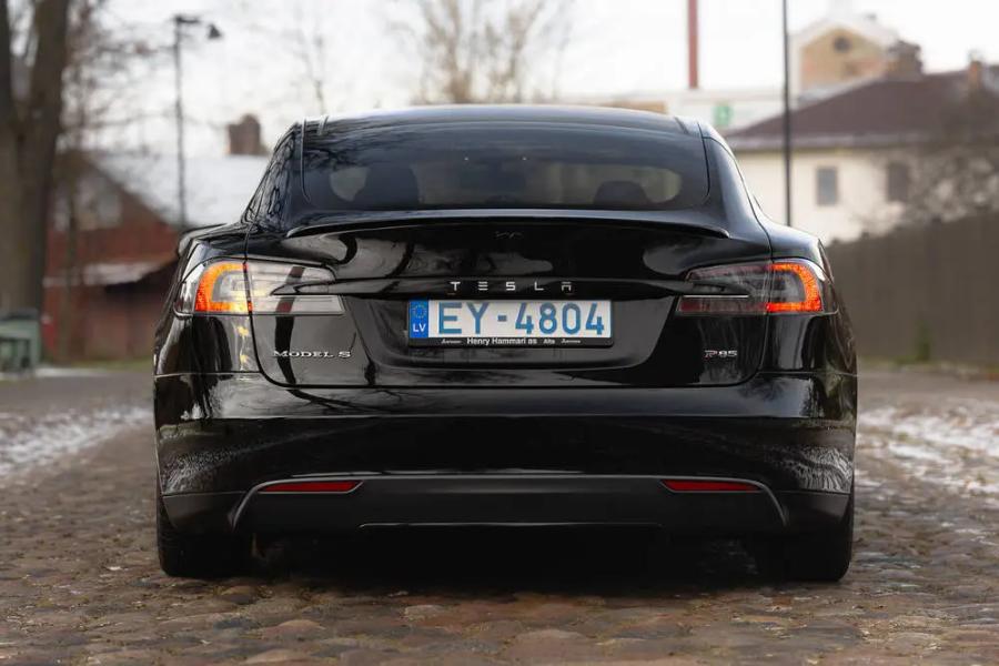 Melns Tesla Model S 2014 Jelgava, ar dzinēja tilpumu 0.00 L un nobraukumu 250 tūkst. km par 15500 €, foto 7 vietnē AUTOMOTO.COM.LV