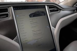 Melns Tesla Model S 2014 Jelgava, ar dzinēja tilpumu 0.00 L un nobraukumu 250 tūkst. km par 15500 €, foto 12 vietnē AUTOMOTO.COM.LV