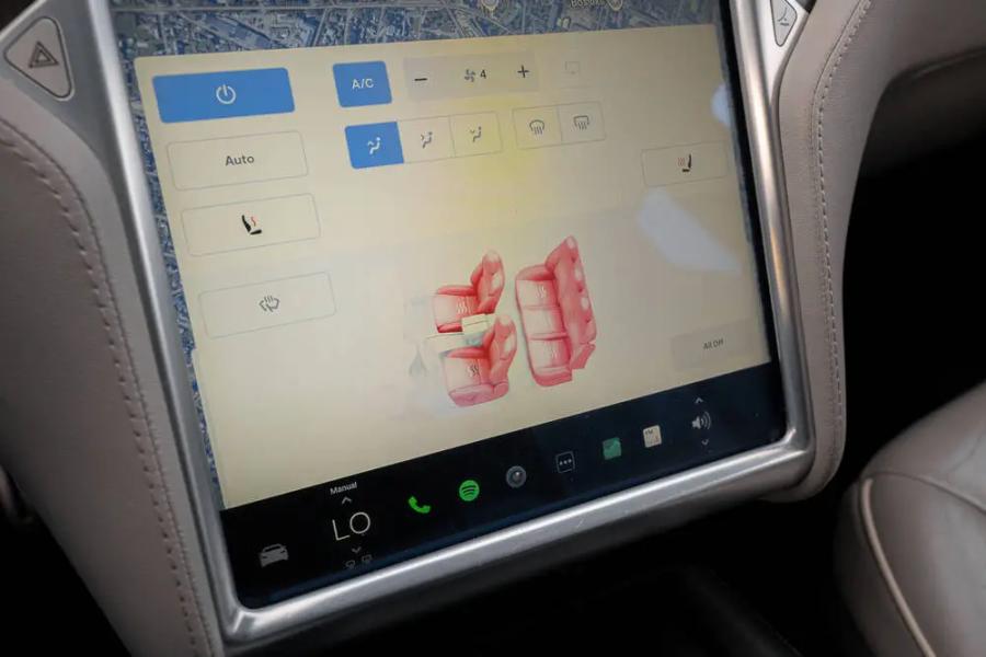 Melns Tesla Model S 2014 Jelgava, ar dzinēja tilpumu 0.00 L un nobraukumu 250 tūkst. km par 15500 €, foto 15 vietnē AUTOMOTO.COM.LV
