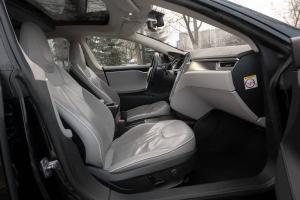 Melns Tesla Model S 2014 Jelgava, ar dzinēja tilpumu 0.00 L un nobraukumu 250 tūkst. km par 15500 €, foto 16 vietnē AUTOMOTO.COM.LV