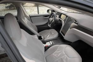 Melns Tesla Model S 2014 Jelgava, ar dzinēja tilpumu 0.00 L un nobraukumu 250 tūkst. km par 15500 €, foto 17 vietnē AUTOMOTO.COM.LV
