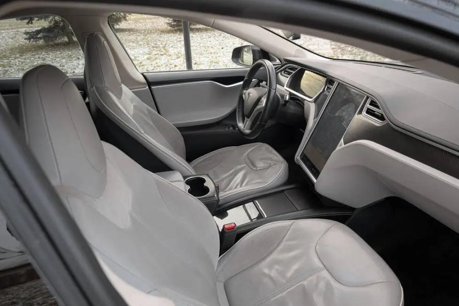 Melns Tesla Model S 2014 Jelgava, ar dzinēja tilpumu 0.00 L un nobraukumu 250 tūkst. km par 15500 €, foto 17 vietnē AUTOMOTO.COM.LV