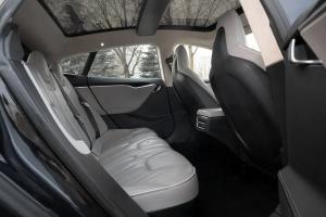 Melns Tesla Model S 2014 Jelgava, ar dzinēja tilpumu 0.00 L un nobraukumu 250 tūkst. km par 15500 €, foto 21 vietnē AUTOMOTO.COM.LV