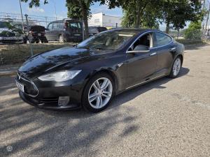 Black Tesla Model S 2014 in Marijampole, with an engine capacity of 0.00 L and mileage of 262 thousand km for 11950 €, photo 3 on AUTOMOTO.COM.LV