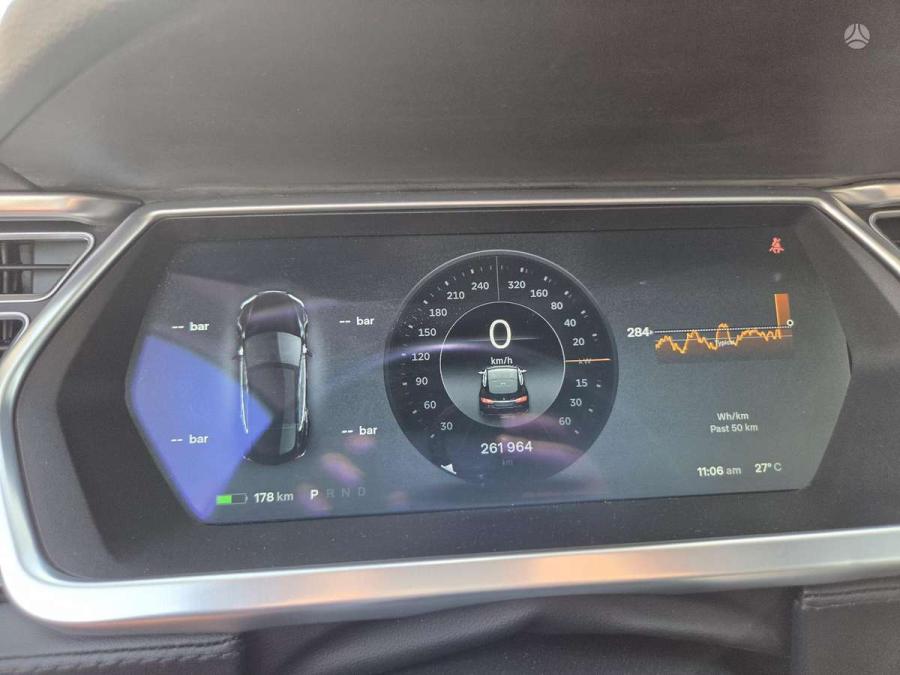 Black Tesla Model S 2014 in Marijampole, with an engine capacity of 0.00 L and mileage of 262 thousand km for 11950 €, photo 10 on AUTOMOTO.COM.LV