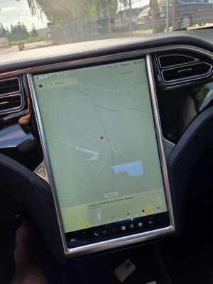 Black Tesla Model S 2014 in Marijampole, with an engine capacity of 0.00 L and mileage of 262 thousand km for 11950 €, photo 15 on AUTOMOTO.COM.LV