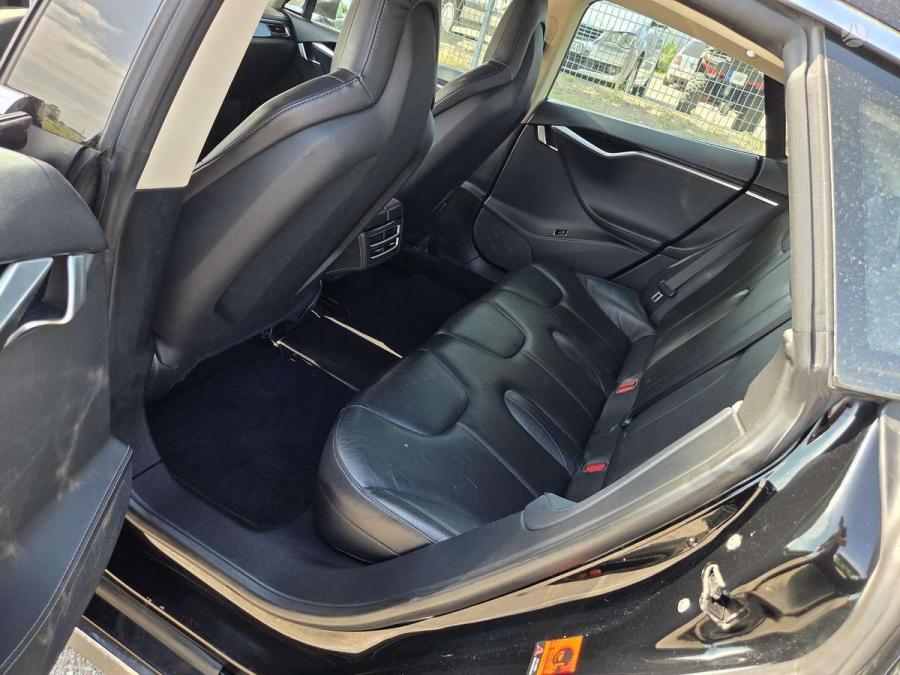 Black Tesla Model S 2014 in Marijampole, with an engine capacity of 0.00 L and mileage of 262 thousand km for 11950 €, photo 17 on AUTOMOTO.COM.LV