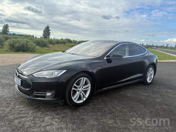 Black Tesla Model S 2014 in Jelgava, with an engine capacity of 0.00 L and mileage of 245 thousand km for 11500 €, photo 1 on AUTOMOTO.COM.LV