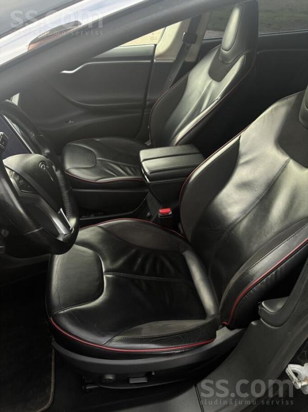 Black Tesla Model S 2014 in Jelgava, with an engine capacity of 0.00 L and mileage of 245 thousand km for 11500 €, photo 9 on AUTOMOTO.COM.LV