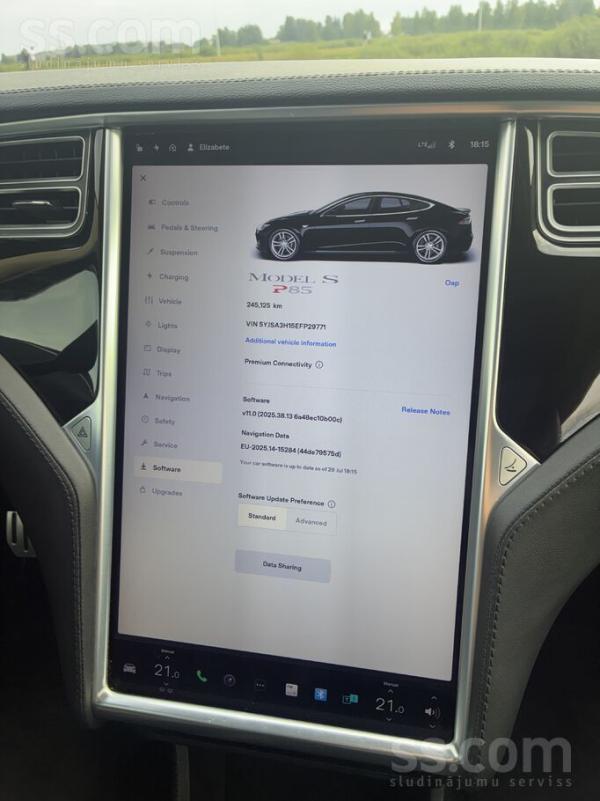 Black Tesla Model S 2014 in Jelgava, with an engine capacity of 0.00 L and mileage of 245 thousand km for 11500 €, photo 10 on AUTOMOTO.COM.LV