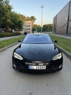 Black Tesla Model S 2014 in Klaipeda, with an engine capacity of 0.00 L and mileage of 205 thousand km for 12400 €, photo 3 on AUTOMOTO.COM.LV