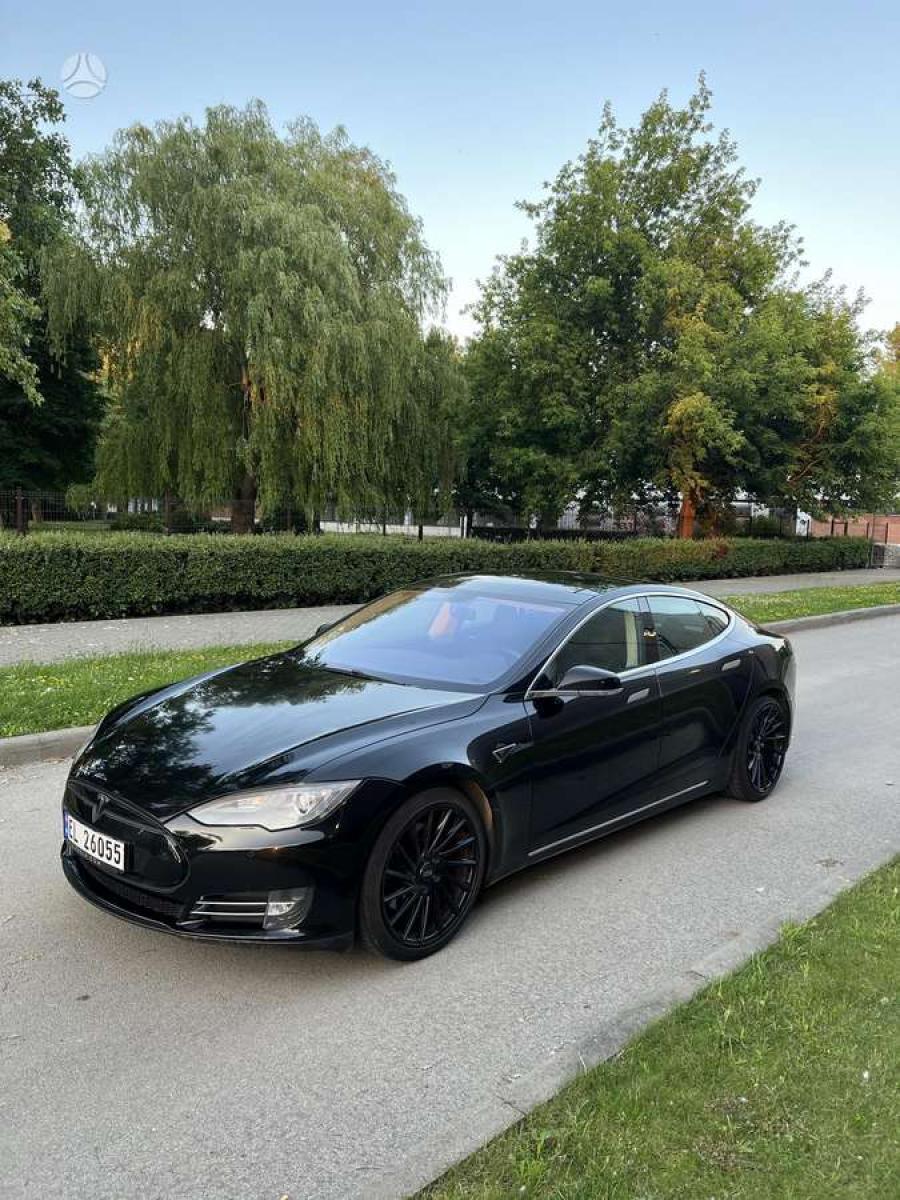 Black Tesla Model S 2014 in Klaipeda, with an engine capacity of 0.00 L and mileage of 205 thousand km for 12400 €, photo 5 on AUTOMOTO.COM.LV