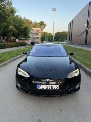Black Tesla Model S 2014 in Klaipeda, with an engine capacity of 0.00 L and mileage of 205 thousand km for 12400 €, photo 6 on AUTOMOTO.COM.LV