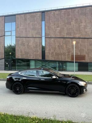 Black Tesla Model S 2014 in Klaipeda, with an engine capacity of 0.00 L and mileage of 205 thousand km for 12400 €, photo 7 on AUTOMOTO.COM.LV