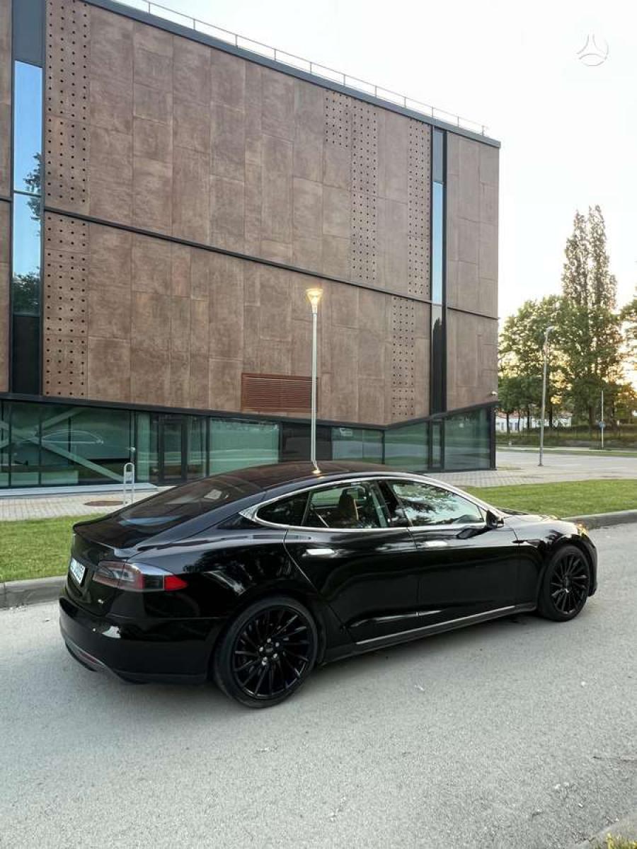 Black Tesla Model S 2014 in Klaipeda, with an engine capacity of 0.00 L and mileage of 205 thousand km for 12400 €, photo 10 on AUTOMOTO.COM.LV
