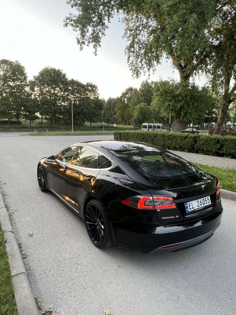 Black Tesla Model S 2014 in Klaipeda, with an engine capacity of 0.00 L and mileage of 205 thousand km for 12400 €, photo 11 on AUTOMOTO.COM.LV