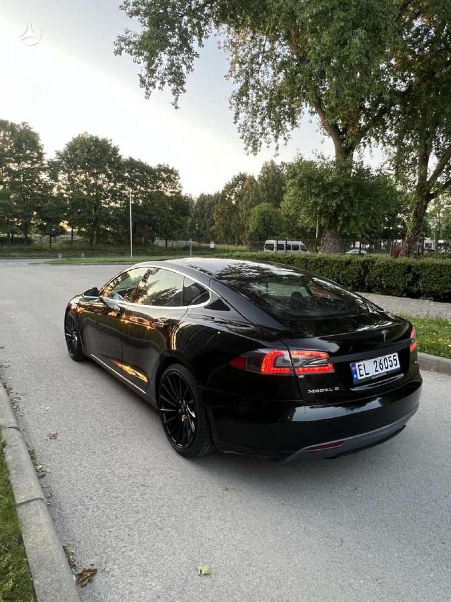 Black Tesla Model S 2014 in Klaipeda, with an engine capacity of 0.00 L and mileage of 205 thousand km for 12400 €, photo 13 on AUTOMOTO.COM.LV