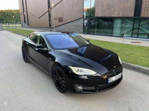 Black Tesla Model S 2014 in Klaipeda, with an engine capacity of 0.00 L and mileage of 205 thousand km for 12400 €, photo 16 on AUTOMOTO.COM.LV