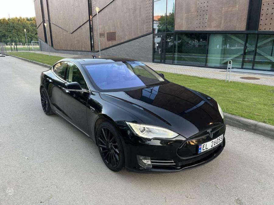 Black Tesla Model S 2014 in Klaipeda, with an engine capacity of 0.00 L and mileage of 205 thousand km for 12400 €, photo 16 on AUTOMOTO.COM.LV