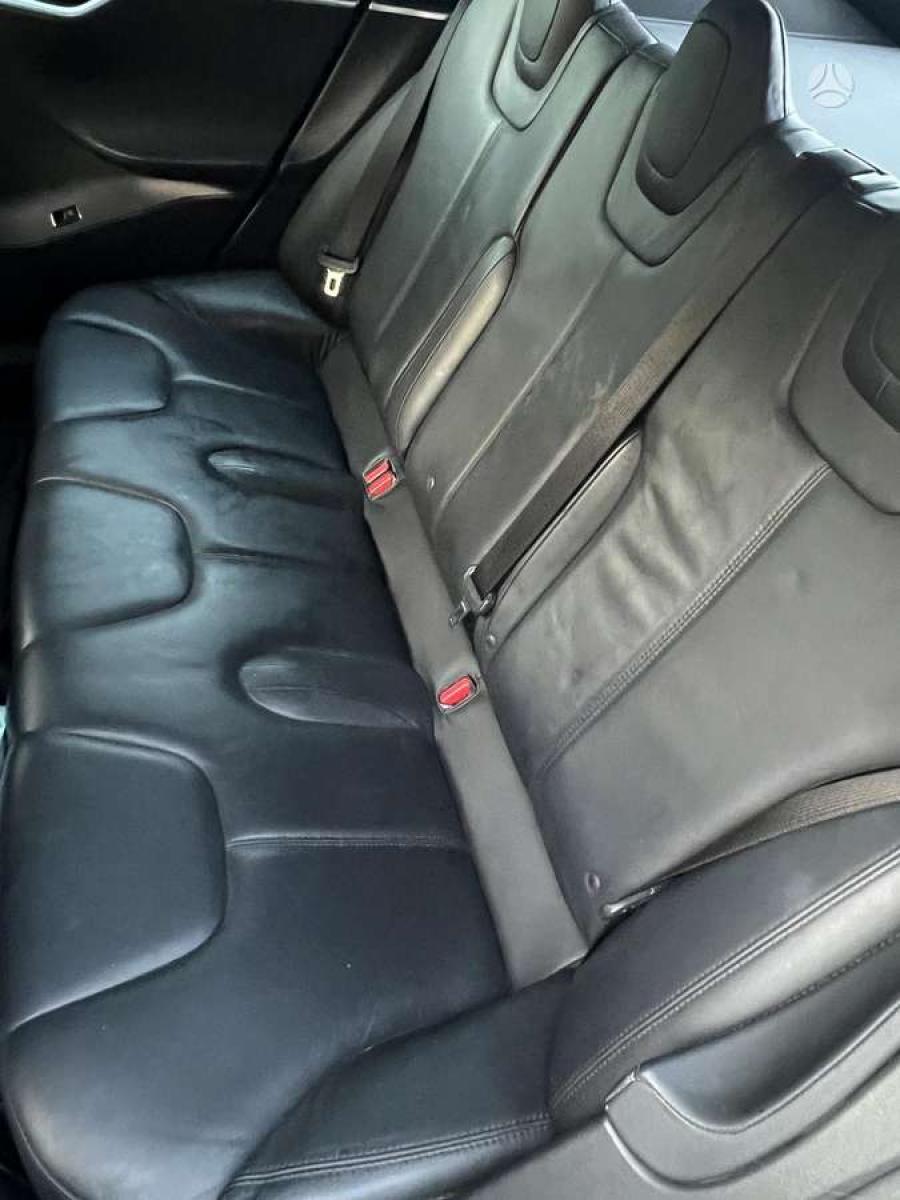Black Tesla Model S 2014 in Klaipeda, with an engine capacity of 0.00 L and mileage of 205 thousand km for 12400 €, photo 17 on AUTOMOTO.COM.LV