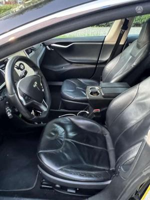 Black Tesla Model S 2014 in Klaipeda, with an engine capacity of 0.00 L and mileage of 205 thousand km for 12400 €, photo 18 on AUTOMOTO.COM.LV