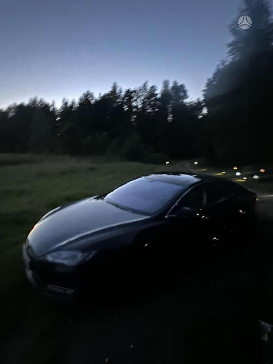 Black Tesla Model S 2014 in Klaipeda, with an engine capacity of 0.00 L and mileage of 205 thousand km for 12400 €, photo 20 on AUTOMOTO.COM.LV