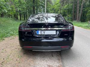 Melns Tesla Model S 2014 Kauņa, ar dzinēja tilpumu 0.00 L un nobraukumu 142 tūkst. km par 12500 €, foto 3 vietnē AUTOMOTO.COM.LV