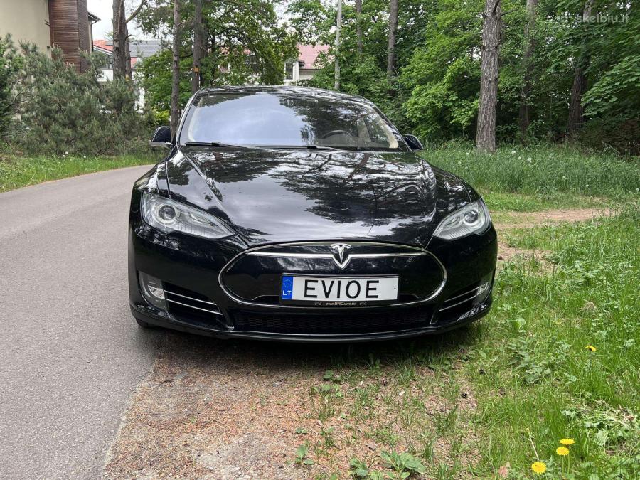 Melns Tesla Model S 2014 Kauņa, ar dzinēja tilpumu 0.00 L un nobraukumu 142 tūkst. km par 12500 €, foto 4 vietnē AUTOMOTO.COM.LV