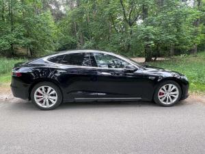 Melns Tesla Model S 2014 Kauņa, ar dzinēja tilpumu 0.00 L un nobraukumu 142 tūkst. km par 12500 €, foto 5 vietnē AUTOMOTO.COM.LV