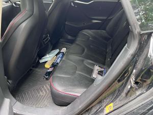 Melns Tesla Model S 2014 Kauņa, ar dzinēja tilpumu 0.00 L un nobraukumu 142 tūkst. km par 12500 €, foto 7 vietnē AUTOMOTO.COM.LV