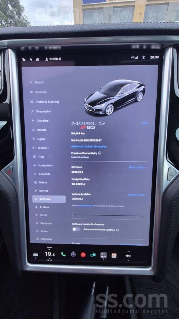 Black Tesla Model S 2014 in Riga, with an engine capacity of 0.00 L and mileage of 164 thousand km for 18600 €, photo 3 on AUTOMOTO.COM.LV