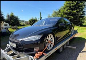 Black Tesla Model S 2014 in Siauliai, with an engine capacity of 0.00 L and mileage of 236 thousand km for 12500 €, photo  on AUTOMOTO.COM.LV