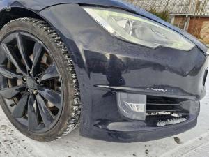 Black Tesla Model S 2015 in Marijampole, with an engine capacity of 0.00 L and mileage of 370 thousand km for 9500 €, photo 2 on AUTOMOTO.COM.LV