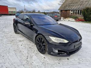 Black Tesla Model S 2015 in Marijampole, with an engine capacity of 0.00 L and mileage of 370 thousand km for 9500 €, photo 4 on AUTOMOTO.COM.LV